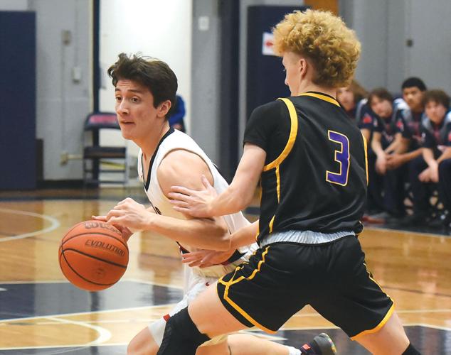 Siletz sends Eagles packing | Sports | newportnewstimes.com