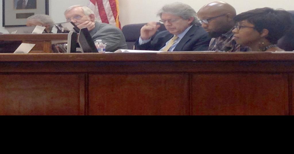 Morrow mulls contract with firm to attract retailers | News | news ...