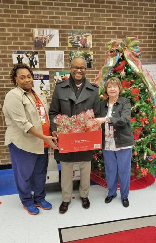 Brooks Makes Sweet Donation To Kemp Elementary | News | news-daily.com