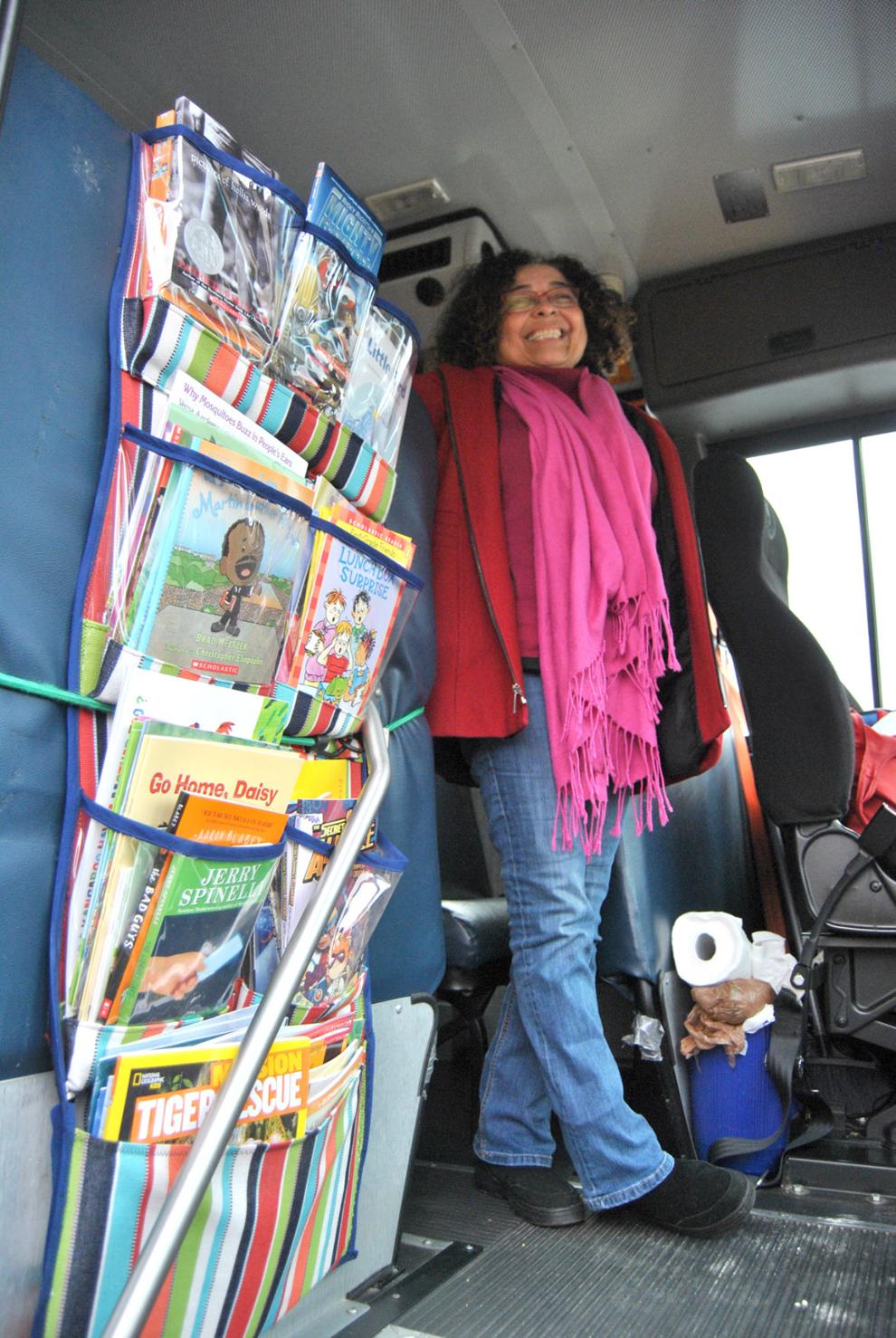Books on the Bus program | Multimedia | news-daily.com