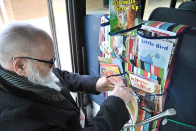 Books on the Bus program | Multimedia | news-daily.com