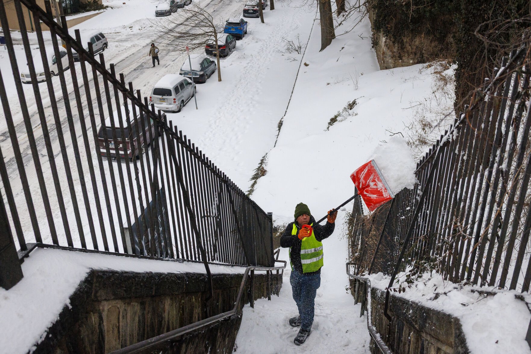 30 people dead from effects of winter storm as more freezing cold ...