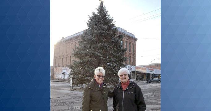 Paxton's downtown Christmas tree a tall reminder of community's spirit ...
