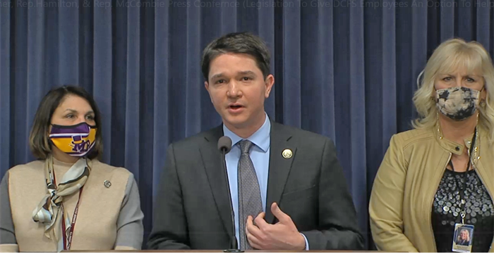 GOP lawmakers back effort to give DCFS workers pepper spray | Politics ...