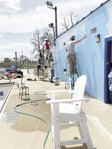 Volunteers paint Hoopeston Swimming Pool | Ford County | news-gazette.com