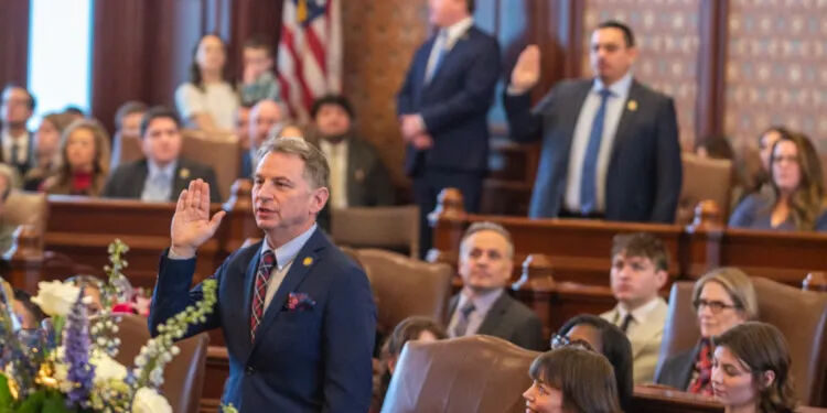 New General Assembly sworn in as House, Senate take different tones ...