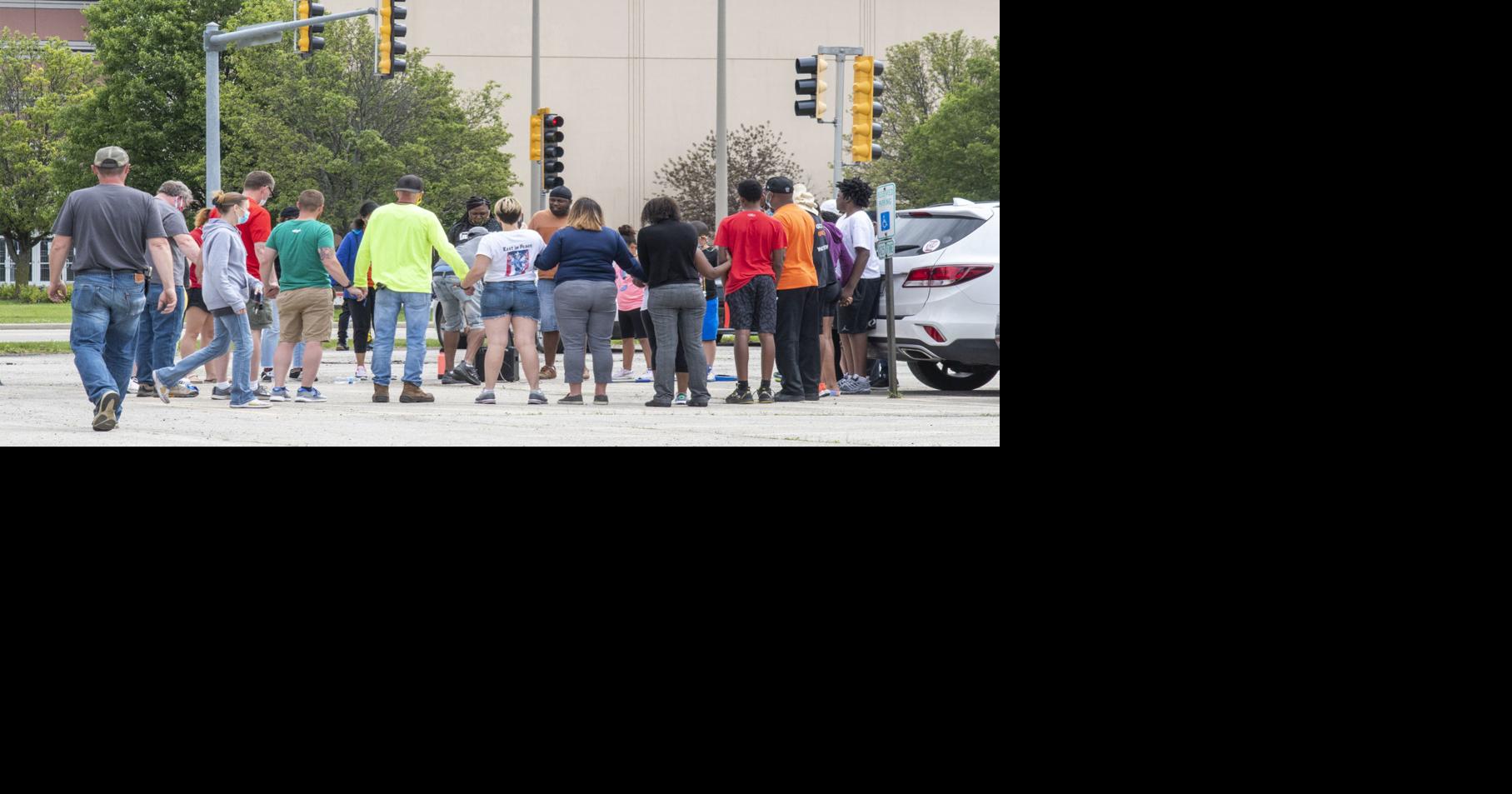 Community chips in to clean up | News | news-gazette.com