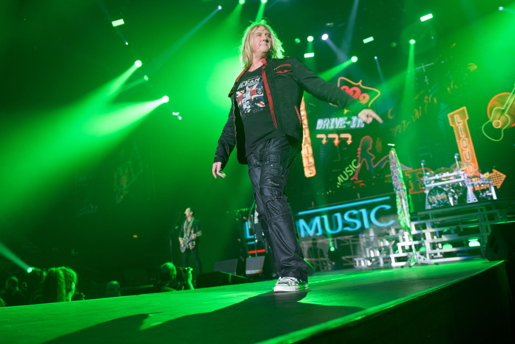 Inside Def Leppard's rider: Tito's vodka, Fruity Pebbles, 'unarmed and ...
