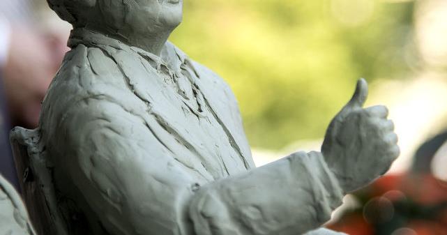 Roger Ebert Sculpture | News | news-gazette.com