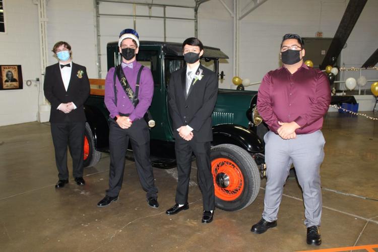 Hoopeston Area High School crowns prom royalty | Ford County | news ...