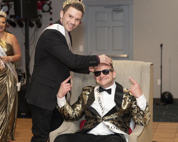 PHOTO GALLERY: On the Town | Eastern Illinois Foodbank Prom | | news ...