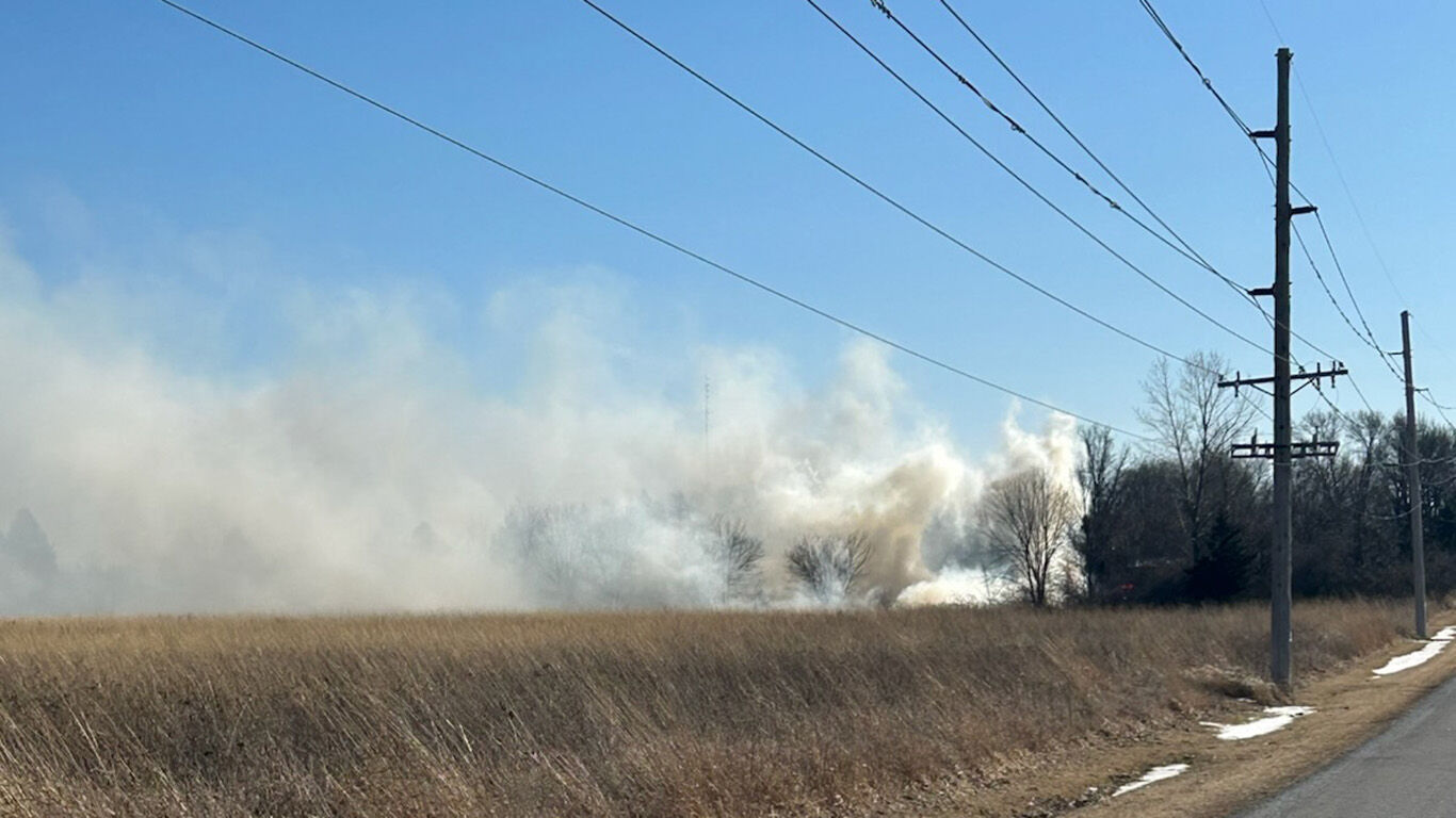 Winds fanning field fire west of Champaign | News | news-gazette.com
