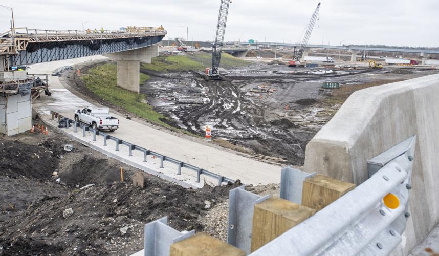 Work on Interstate 57/74 interchange continues despite winter weather ...