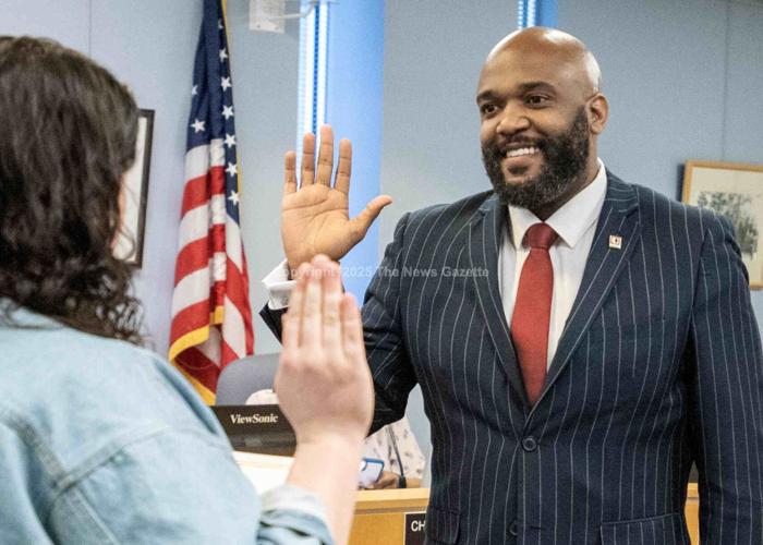 PHOTO GALLERY: DeShawn Williams Swearing In | Multimedia | news-gazette.com