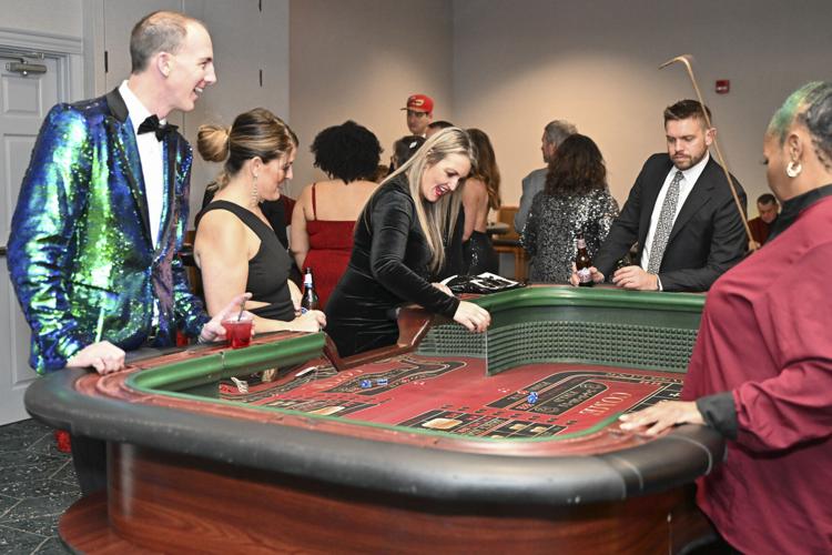 PHOTO GALLERY: On the Town | Eastern Illinois Foodbank Prom | | news ...