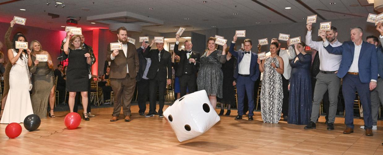 PHOTO GALLERY: On the Town | Eastern Illinois Foodbank Prom | | news ...