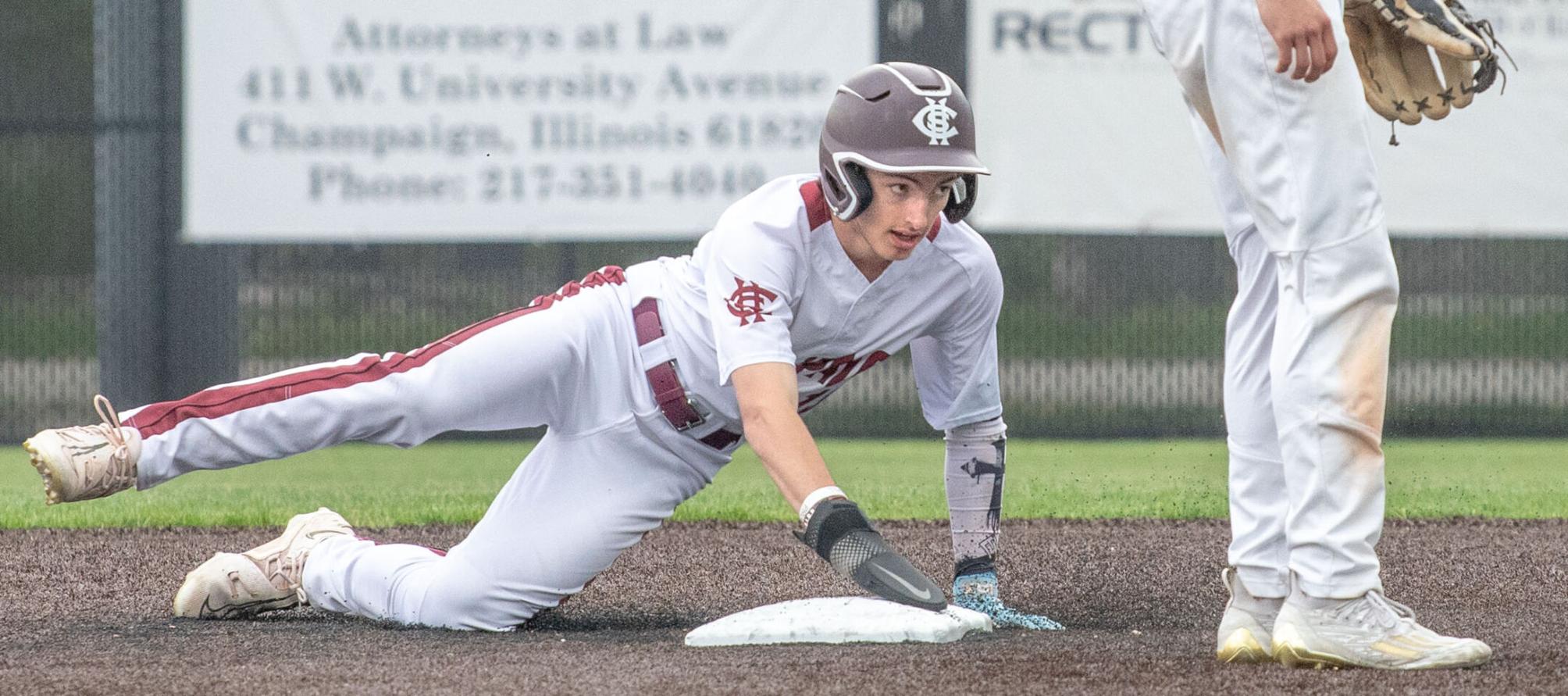 Maroons stay calm, use big third inning to turn aside Purple Raiders ...