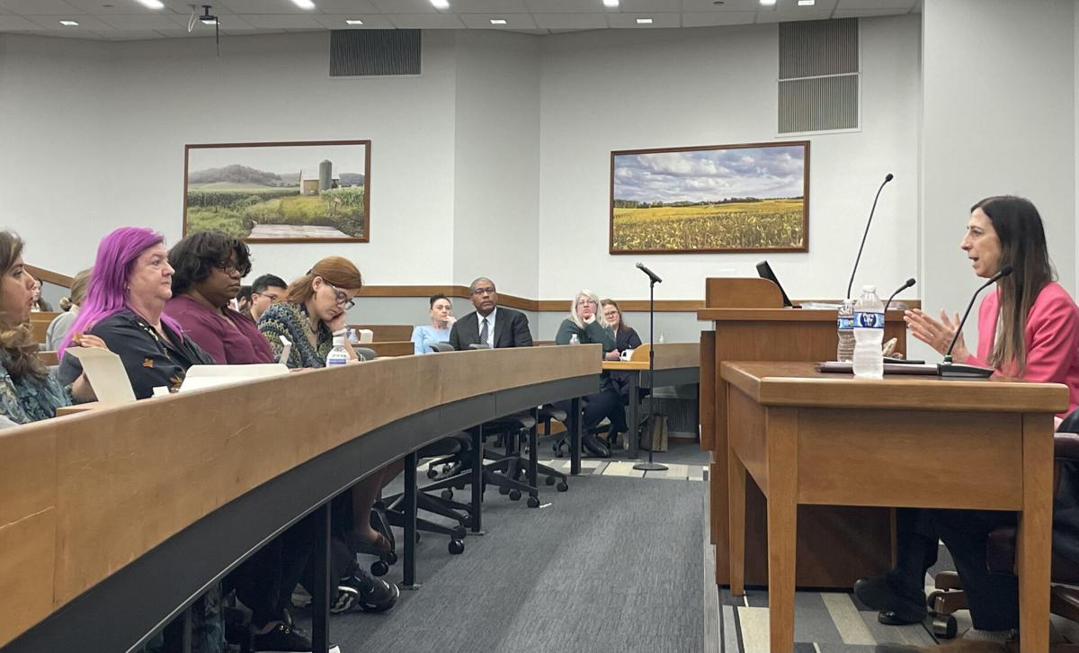 American Bar Association president shares words of wisdom with UI students | University-illinois ...