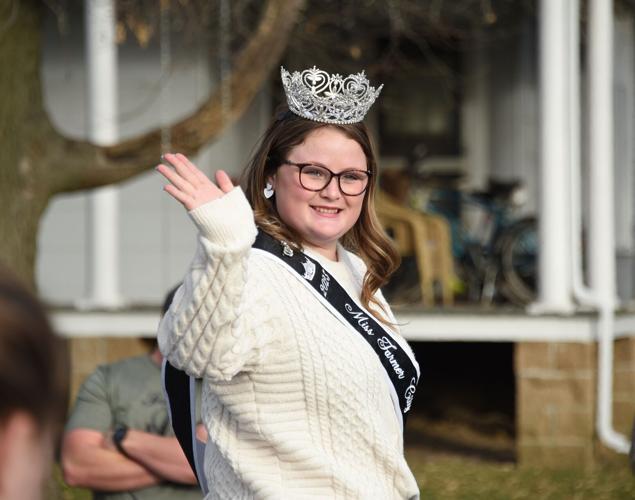 PHOTO GALLERY: Scenes from Farmer City's Christmas parade | News | news ...