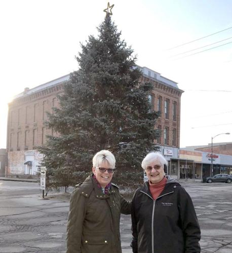 Paxton's downtown Christmas tree a tall reminder of community's spirit ...