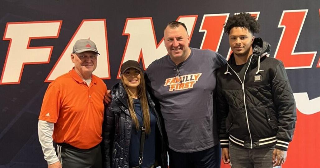 Illinois lands commitment from 2024 QB Trey Petty | Sports | news ...