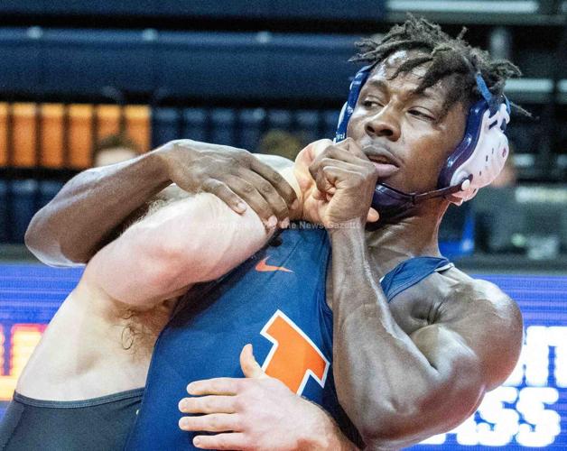 Hawkeyes cruise past Illini wrestling | Sports | news-gazette.com