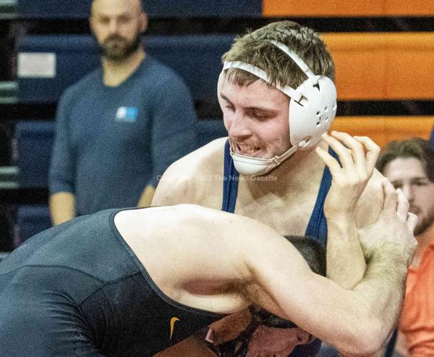 Hawkeyes cruise past Illini wrestling | Sports | news-gazette.com