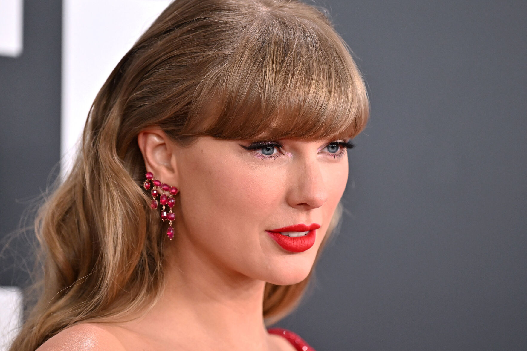 Champaign Target to host midnight release for Taylor Swift album ...
