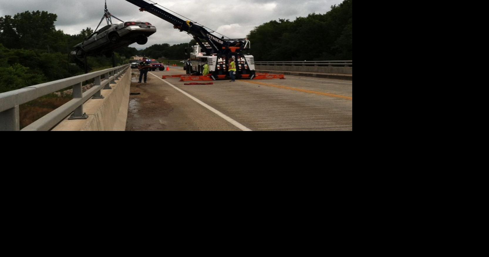 Mahomet police investigate car driven into river | News | news-gazette.com