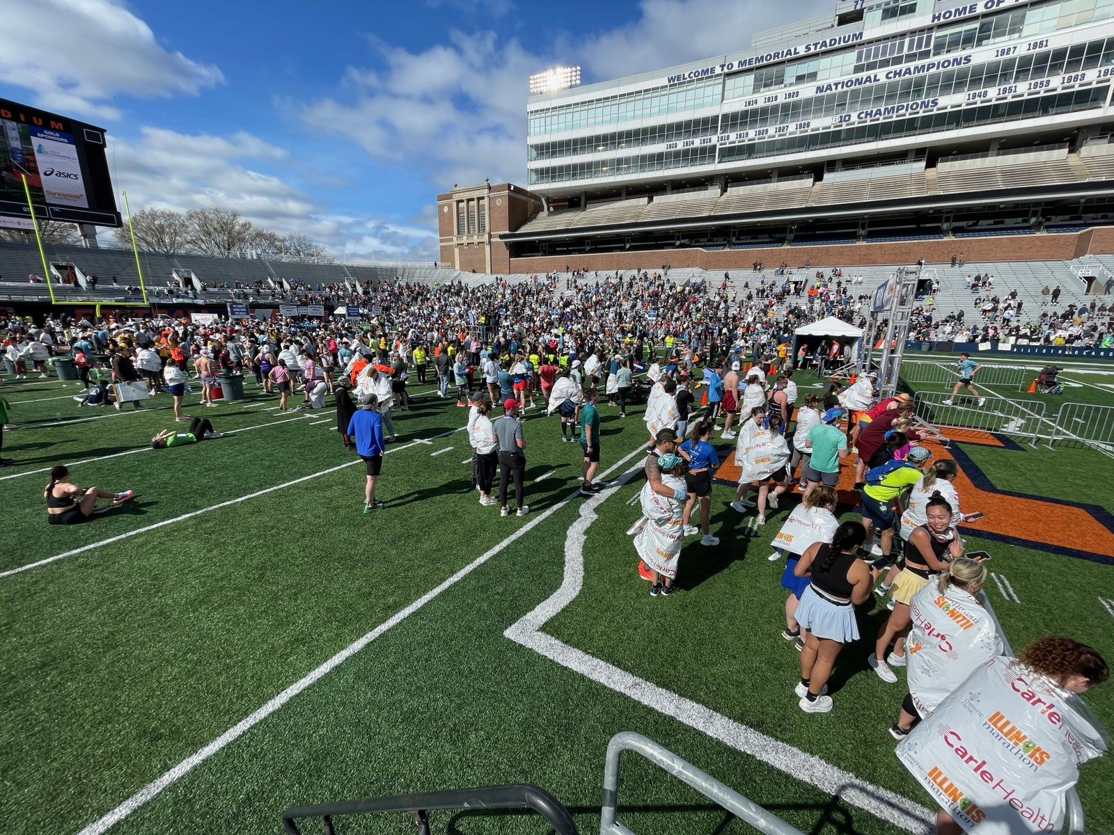 Marathon HQ: Marcos defends men's title, Moody takes women's title ...