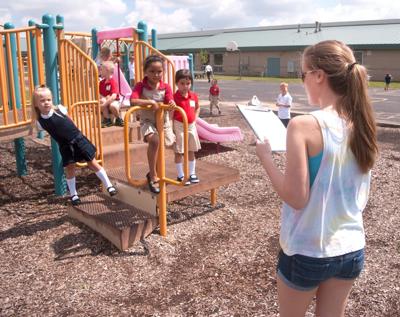 Volunteers help with students' first recess | News | news-gazette.com