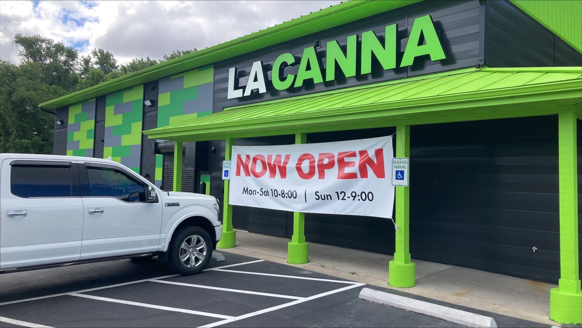 La Canna opens in La Crescent as city’s first marijuana dispensary ...