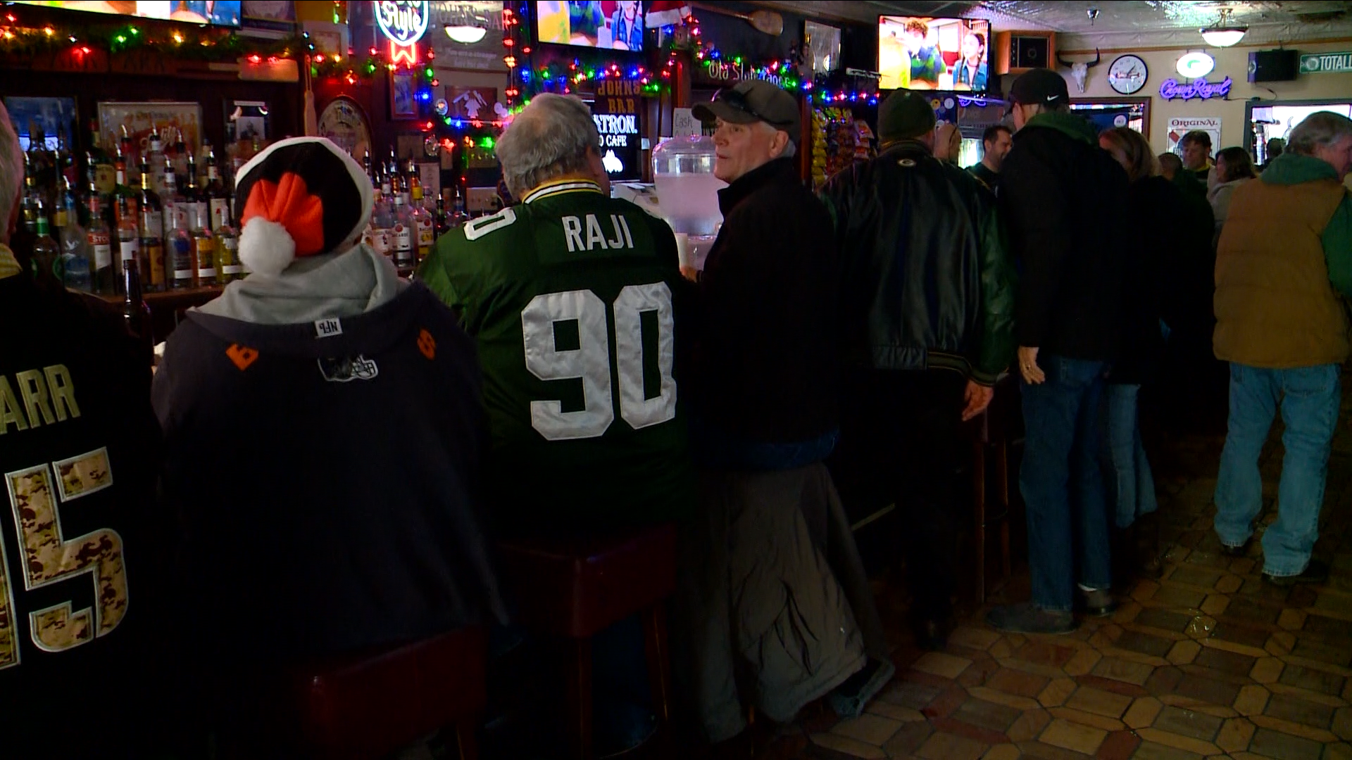 Fans pack La Crosse bars for crucial Packers-Bears matchup | La Crosse ...