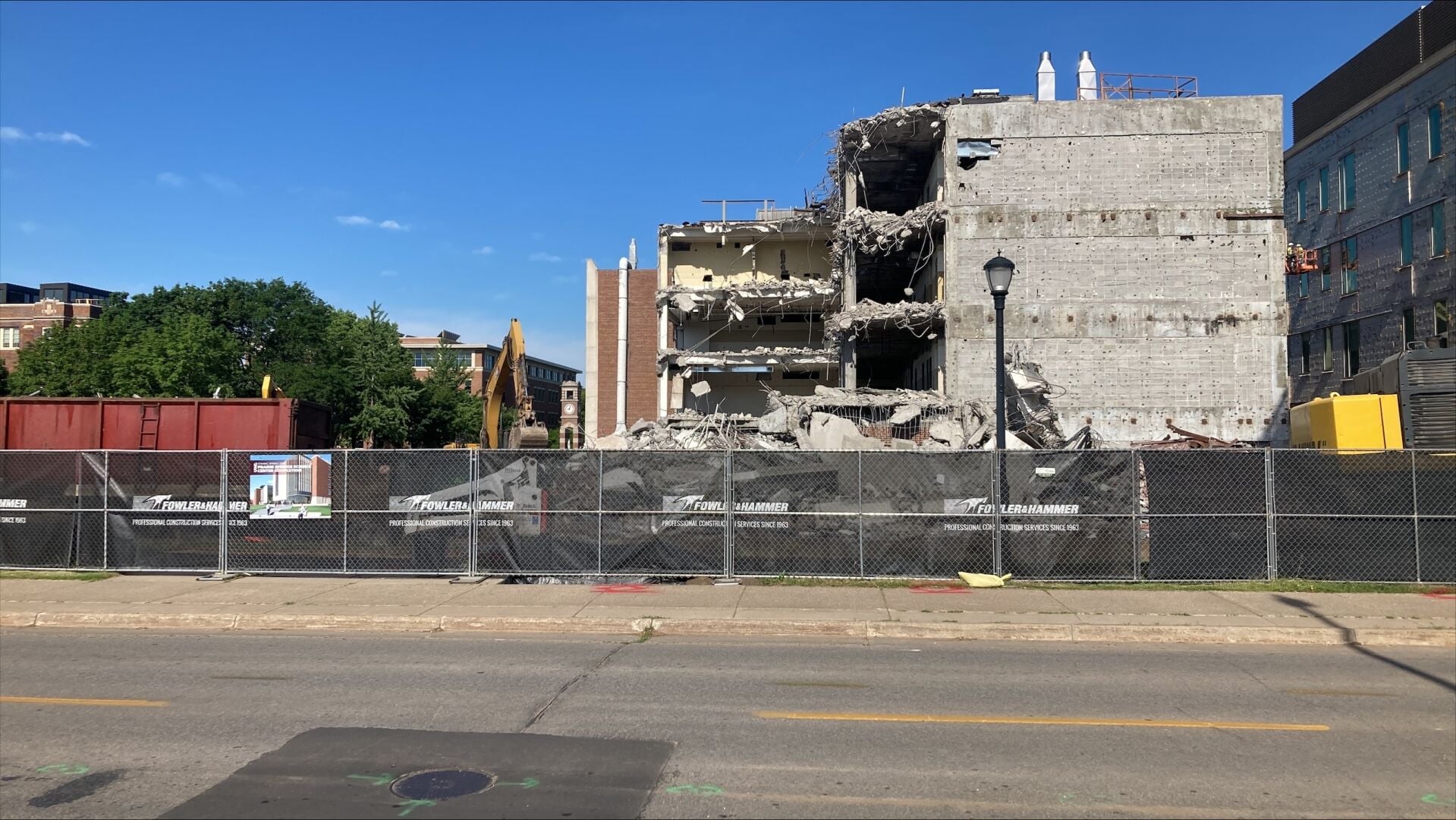 Demolition on Cowley Hall begins | La Crosse | news8000.com