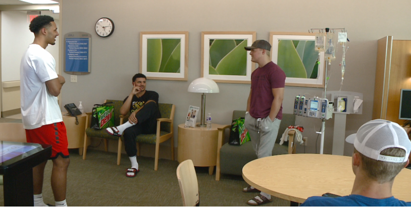 Davis Brothers visit Gundersen Health patients | Health | news8000.com