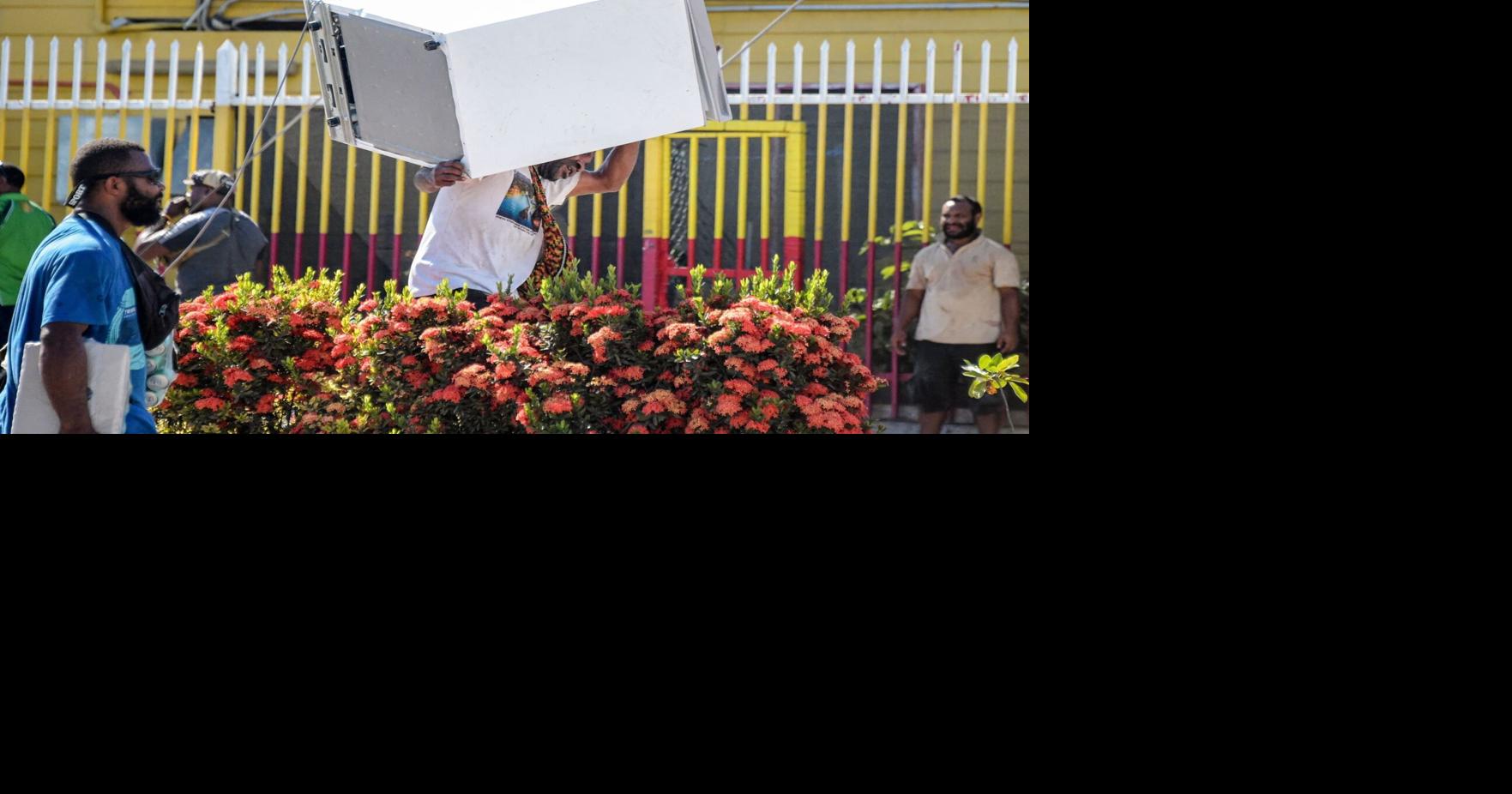 Papua New Guinea rocked by violence as pay error prompts police walkout ...