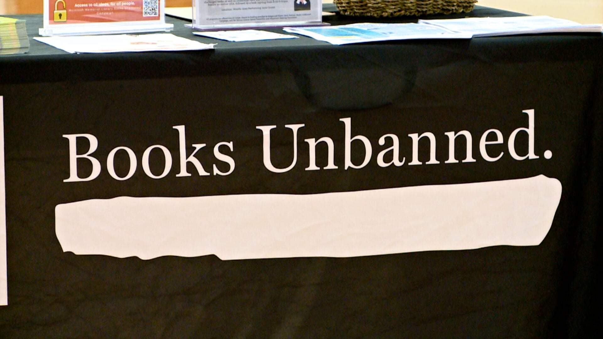 'The Giver' and 'The Hate U Give' authors unite for Books UnBanned ...