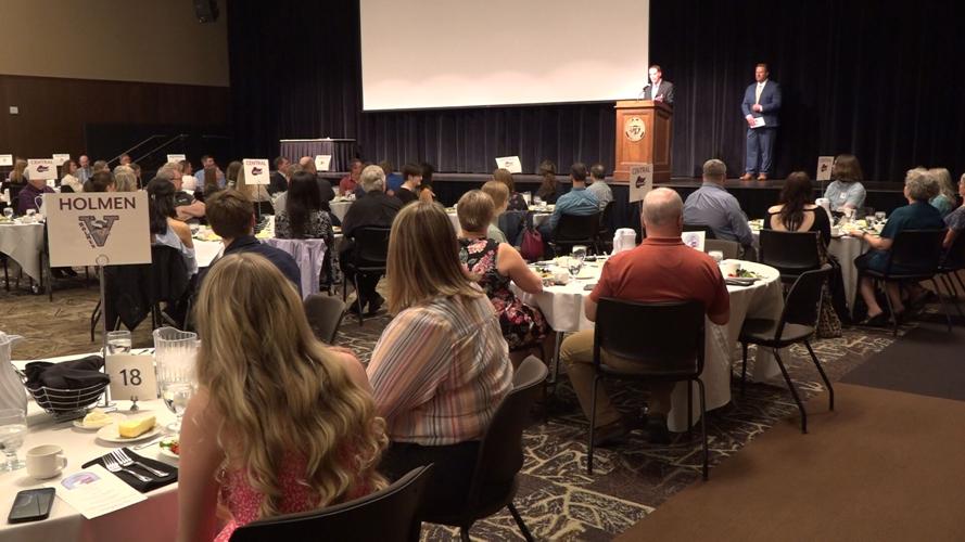 UW La Crosse hosts the annual honor student banquet | Events | news8000.com