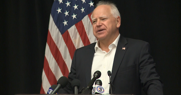 Walz surprises Wisconsin's delegation at DNC, Democratic leaders ...