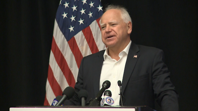 Walz surprises Wisconsin's delegation at DNC, Democratic leaders ...