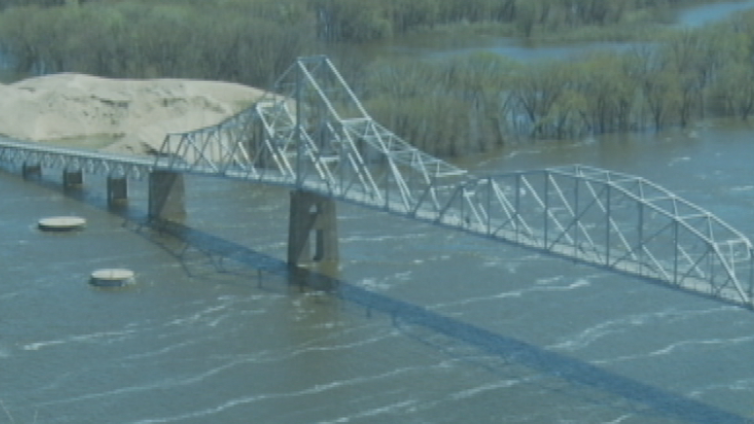 Black Hawk Bridge in Lansing closed for emergency repairs | Iowa News ...