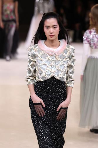 Gown Girl The Most Eye Catching Looks From The Paris Couture Shows
