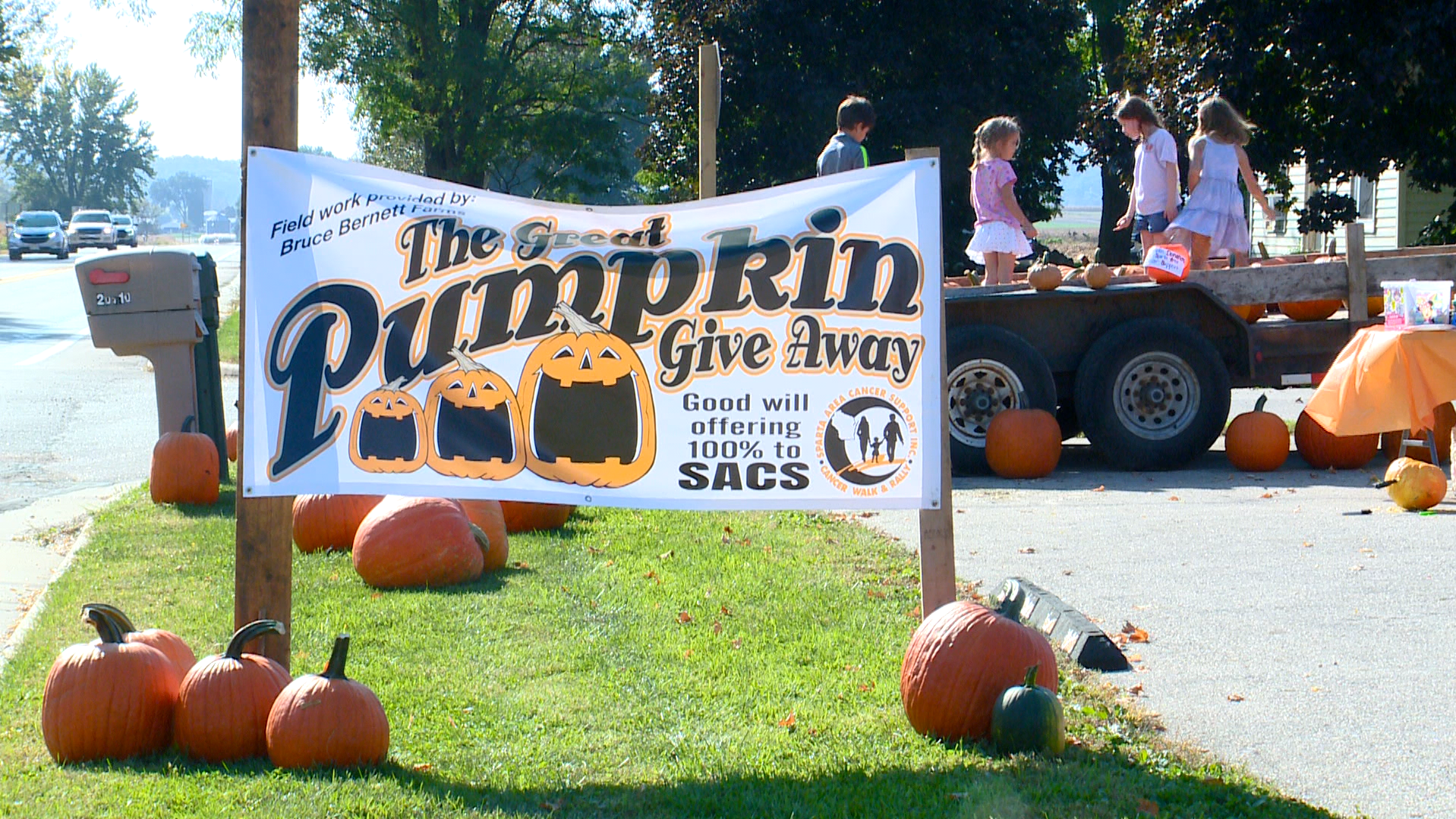 Community pumpkin giveaway raises funds for local cancer support ...