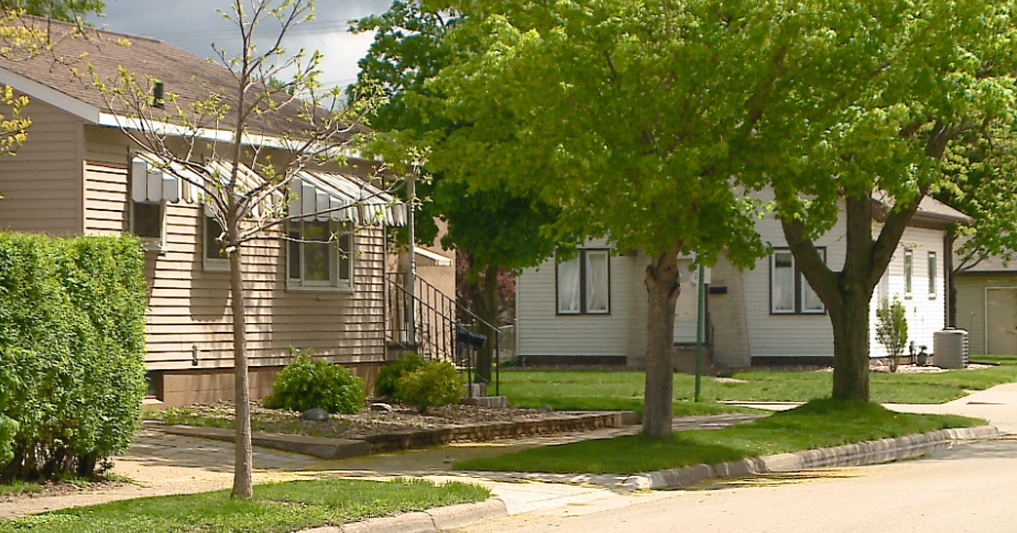 Bridge housing program connects La Crosse County families to homes ...