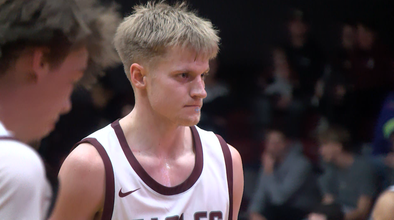 Grieger scores 32 as Eagles pick up victory in home opener | UW-La ...