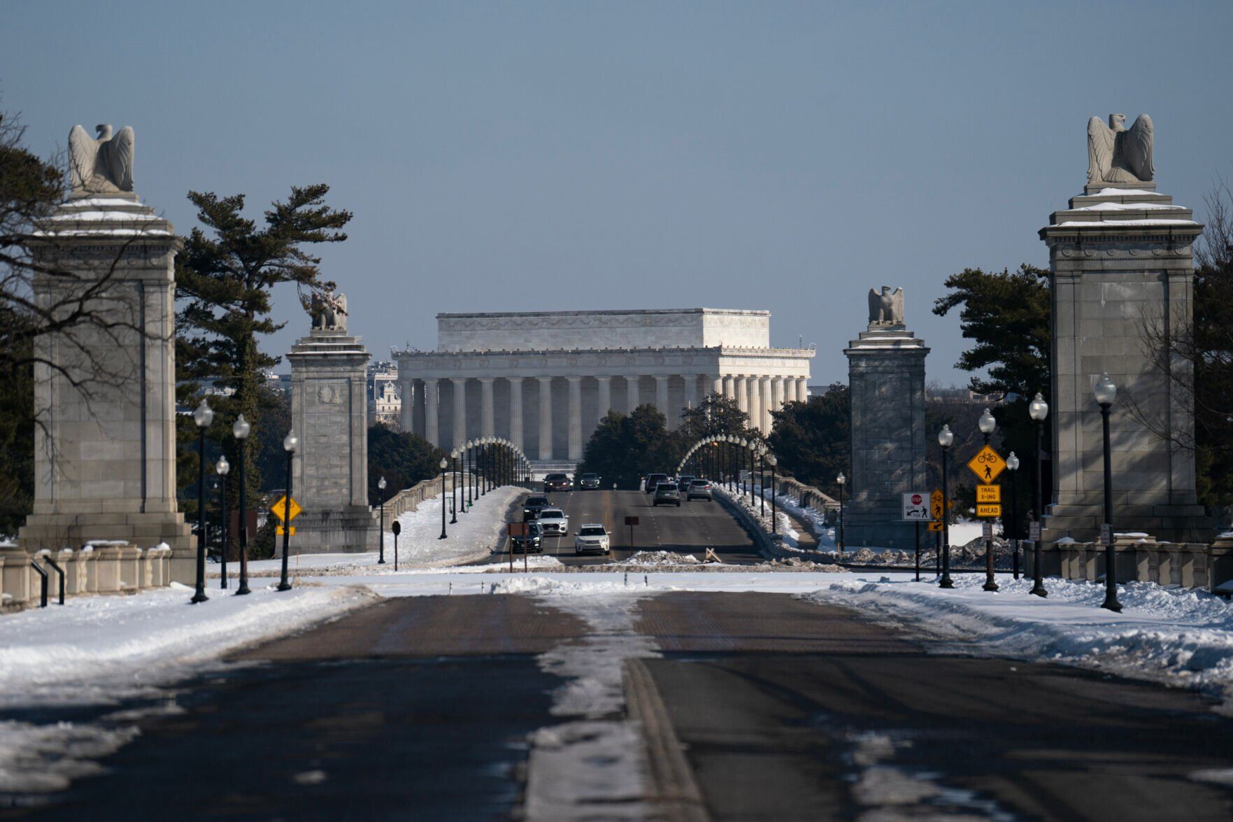 Trump pushes arch near Lincoln Memorial | National Politics | news8000.com