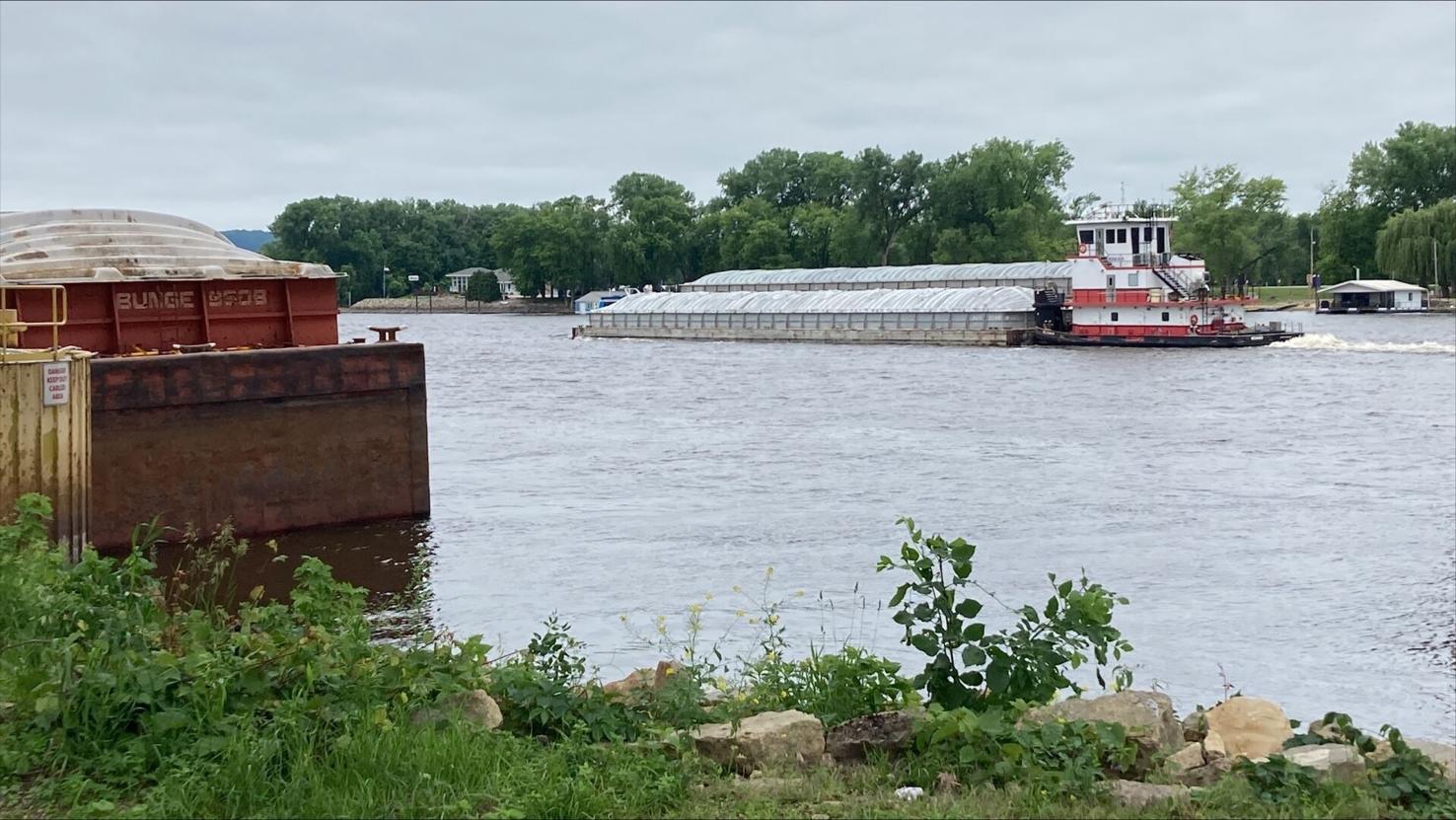 Barge on the Mississippi River | | news8000.com