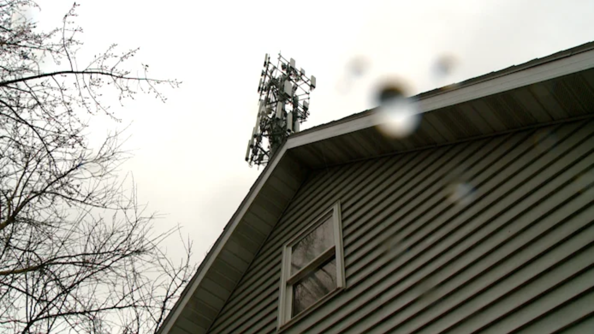 Debris falls from cell tower in Town of Shelby | Local News | news8000.com