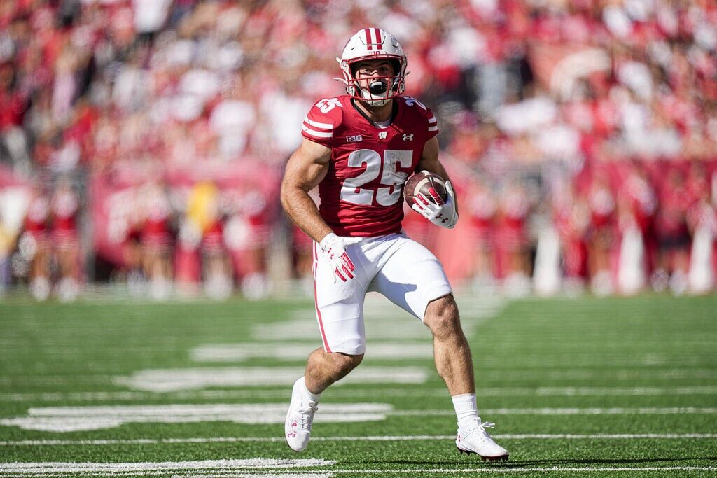 Badgers RB Cade Yacamelli will enter transfer portal | Wisconsin Badgers | news8000.com