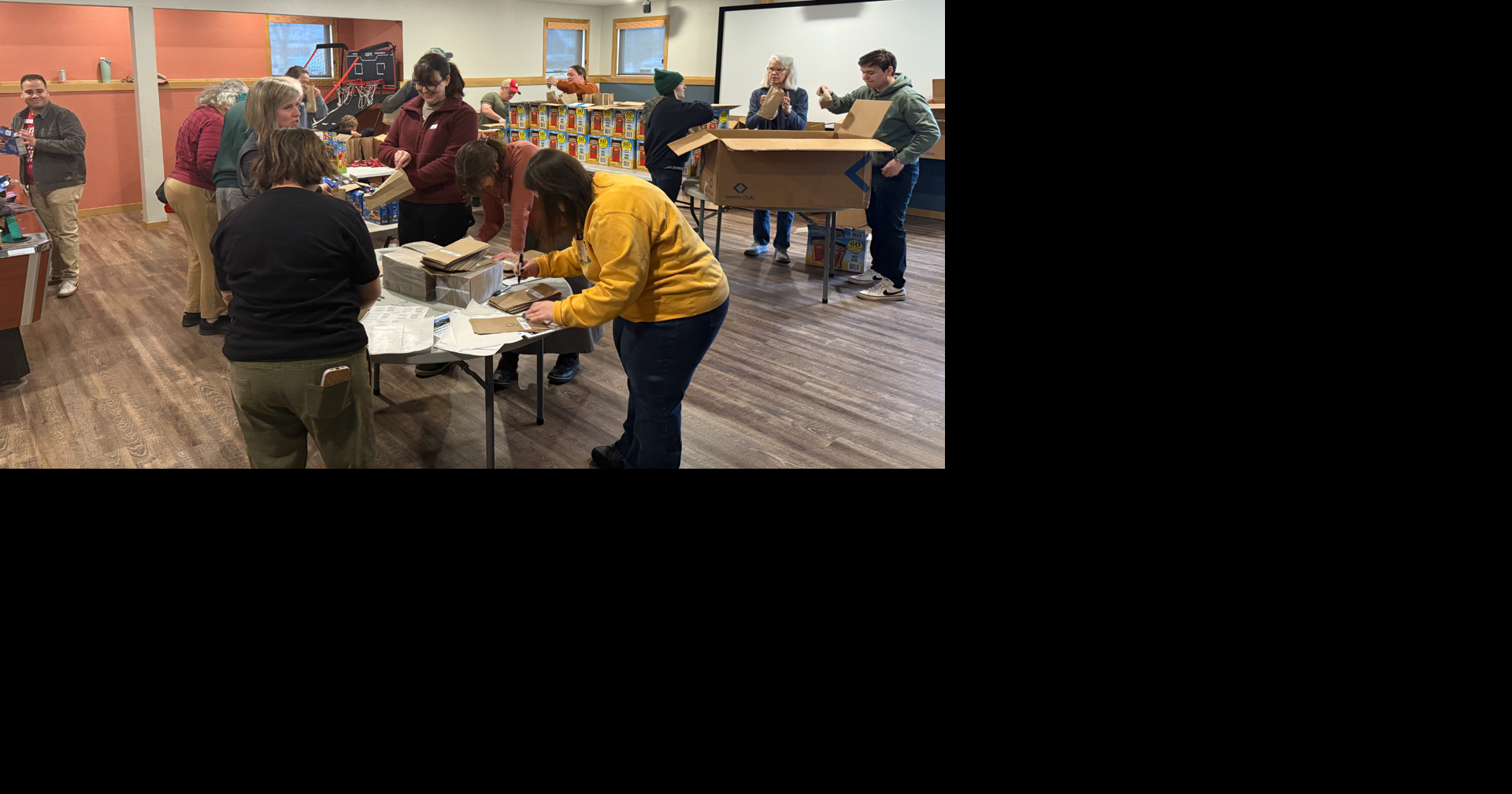 Volunteers assemble 1,500 snack packs for Dahl Family YMCA | La Crosse ...